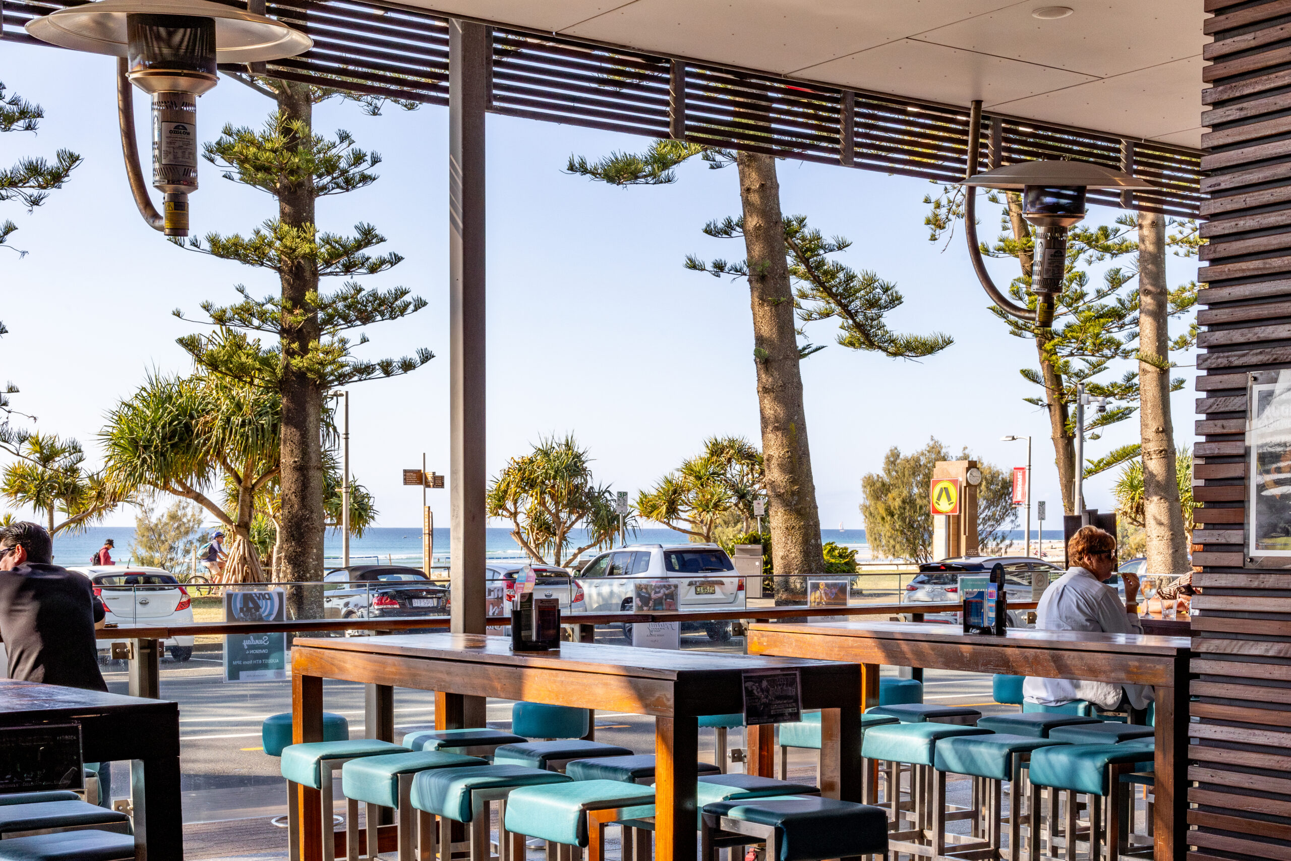 Food & Drinks - Coolangatta Hotel | Book A Table