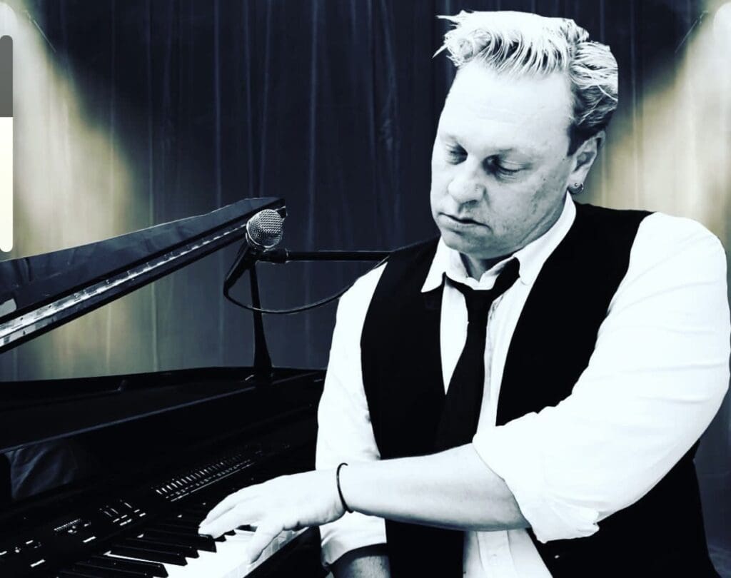 Live Entertainment - Coolangatta Hotel